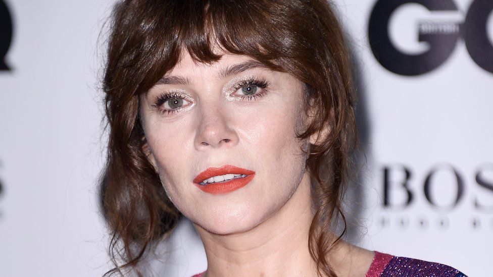 Anna Friel celebrates International Emmy Award win for Marcella - BBC News