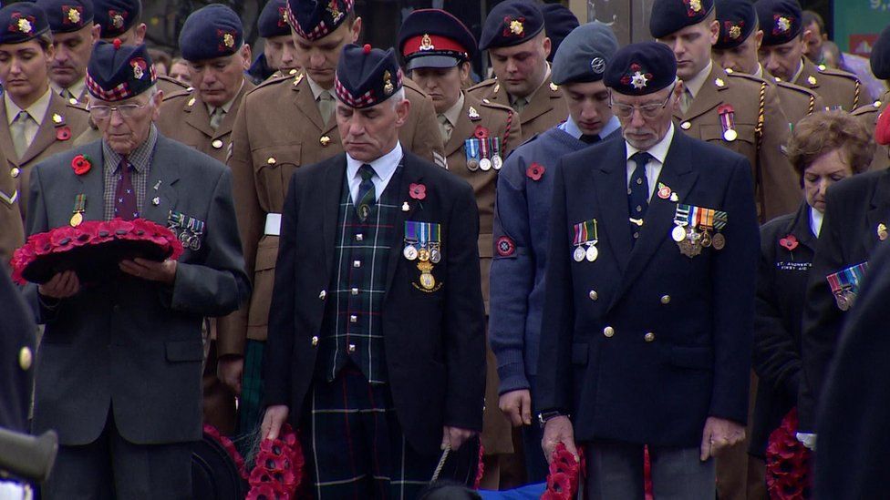 Scotland marks Remembrance Sunday - BBC News