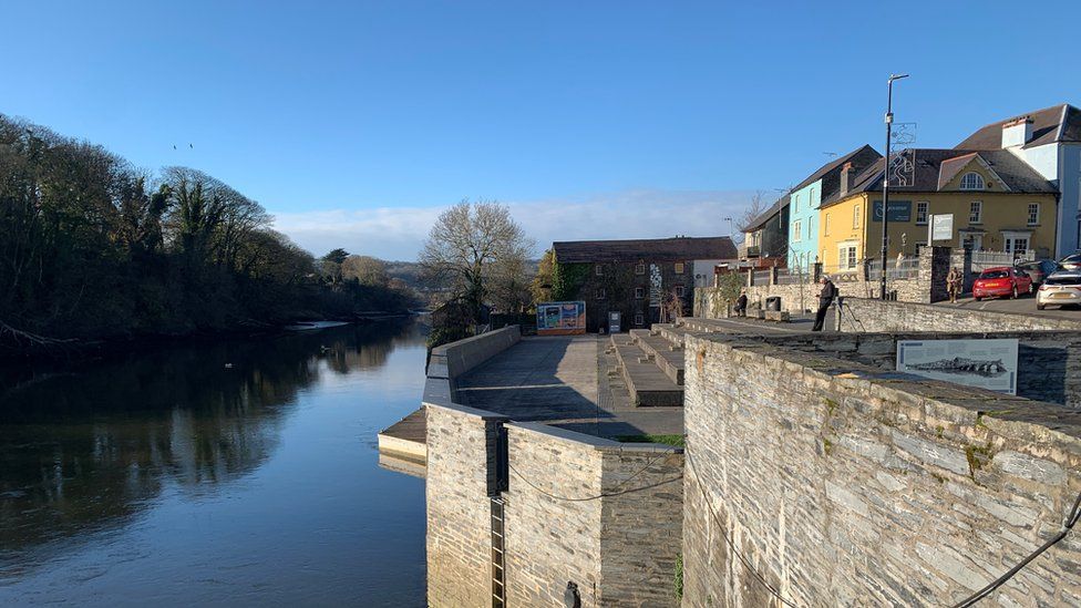 'Cyffrous iawn' enwi Aberteifi yn un o drefi harddaf y DU - BBC Cymru Fyw