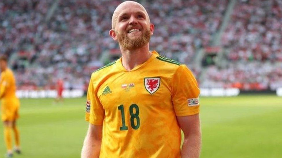 Jonny Williams: 'Allai'm credu bo fi fan hyn nawr' - BBC Cymru Fyw