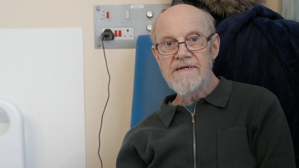 Profiad ysbyty yn ystod y 'gaeaf caletaf' yn hanes y GIG - BBC Cymru Fyw