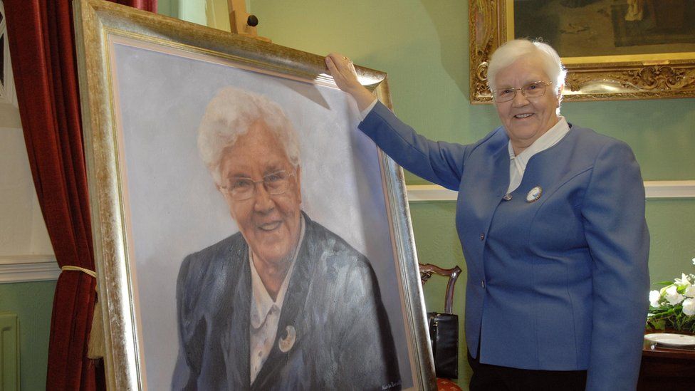 May Blood: Trade unionist and former Labour peer dies aged 84 - BBC News