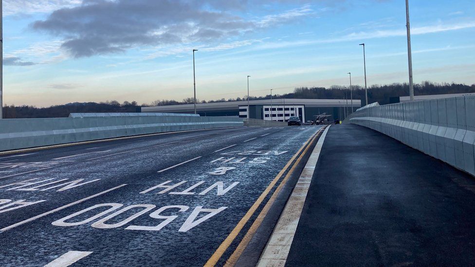 New £43m Stoke-on-Trent link road opens to drivers - BBC News