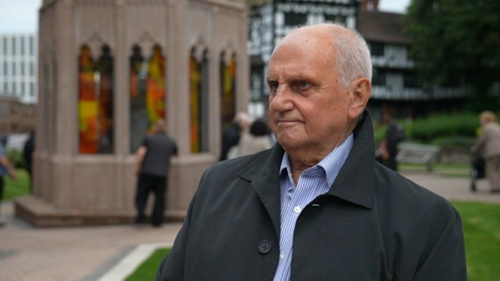 Modern Coventry replica of ancient landmark unveiled - BBC News