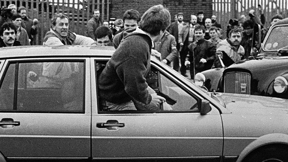 Shooting The Darkness: Capturing the violence of the Troubles - BBC News
