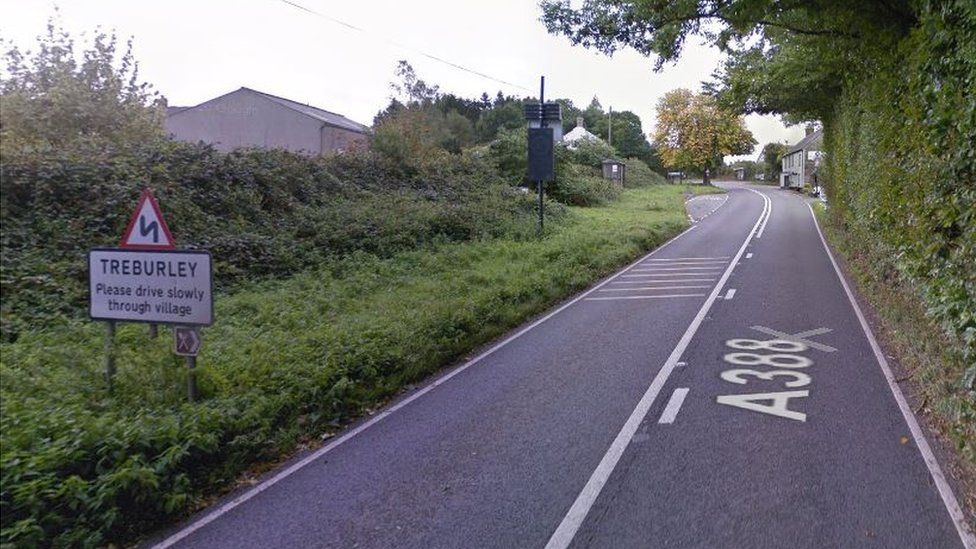 Launceston crash: Two dead as minibus and lorry collide on A388 - BBC News