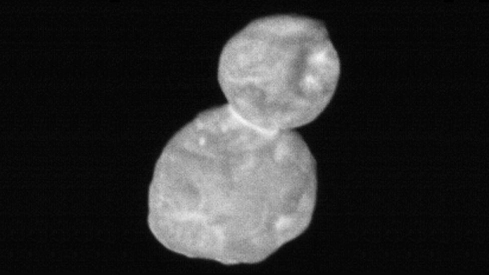 Nasa's New Horizons: 'Space snowman' appears squashed - BBC News