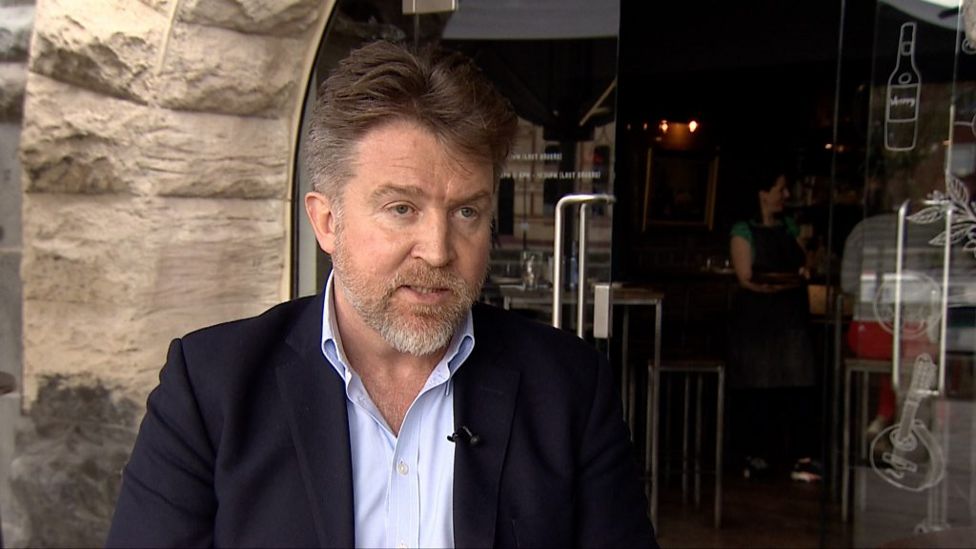 Ben Murray: Dad pleased with plan to lower suicide risk at uni - BBC News