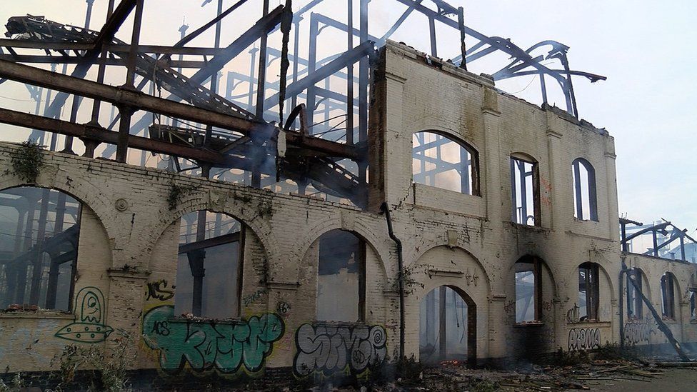 Fisons: Victorian factory near Ipswich destroyed by fire - BBC News