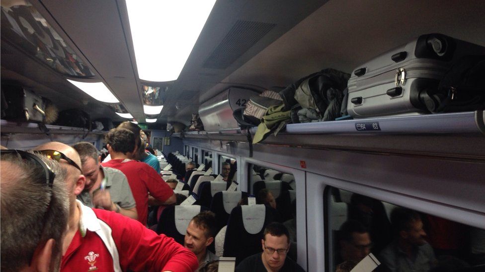 Cardiff bus strike for Wales v Fiji Rugby World Cup game - BBC News