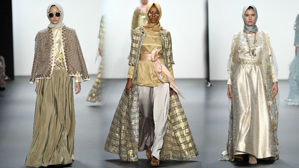 First all Hijabi fashion show at New York Fashion Week - BBC Newsround