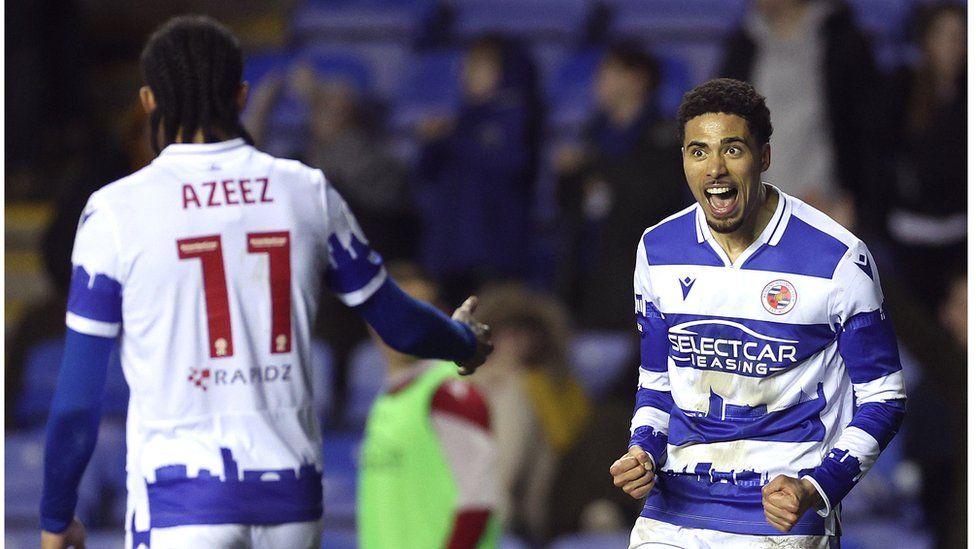 Reading FC: Young fans inspired by star striker on club course - BBC News