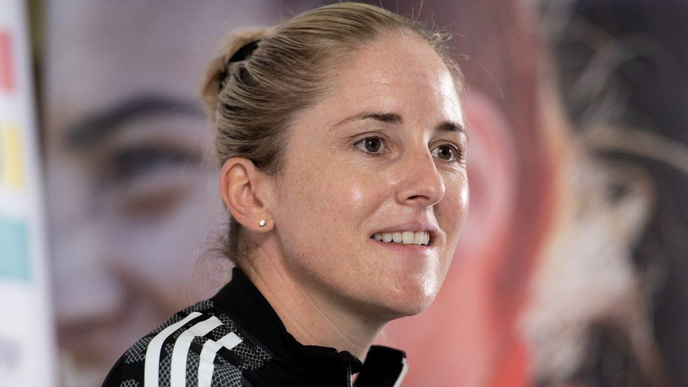 Enwi carfan gref ar gyfer dwy gêm olaf merched Cymru - BBC Cymru Fyw