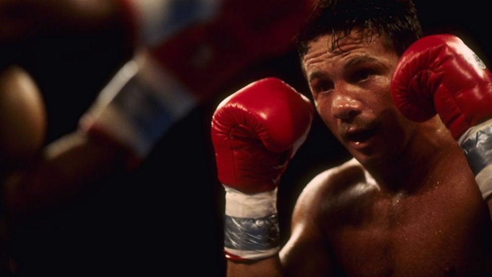 Memorial commemorates Portsmouth boxing greats - BBC News