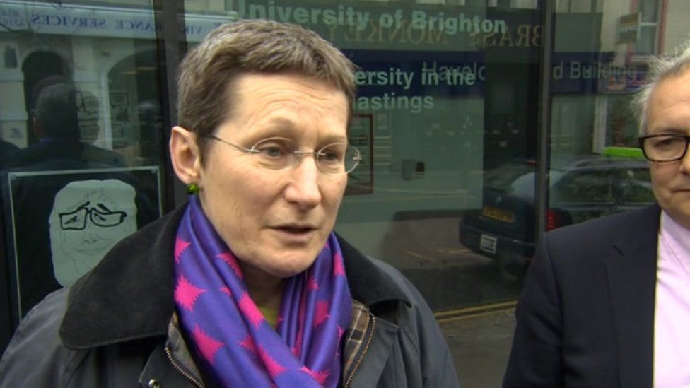 University of Brighton students fight Hastings 'closure' plan - BBC News