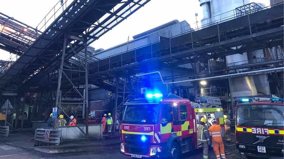 British Sugar fire in Bury St Edmunds tackled by 15 fire crews - BBC News