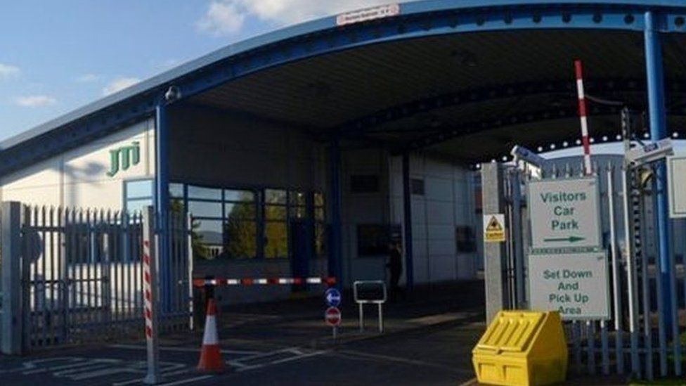 NI private sector growth rate 'slowing', survey says - BBC News