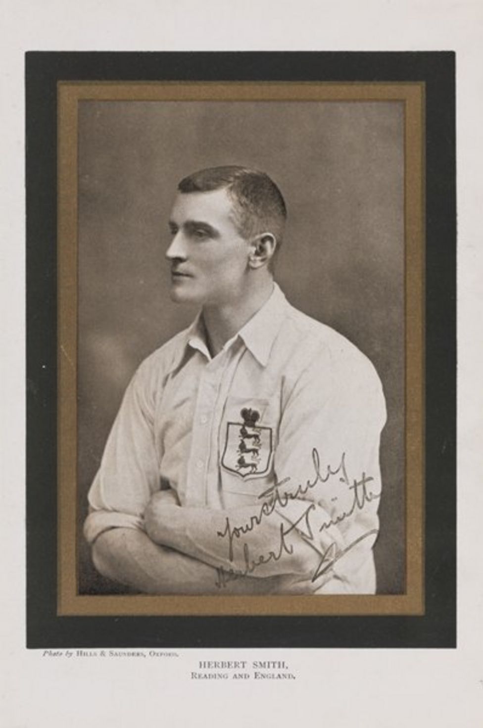 Reading Football Club's 150 years celebrated at exhibition - BBC News