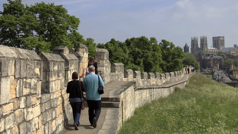 Tower Two on York's ancient city walls renovated - BBC News