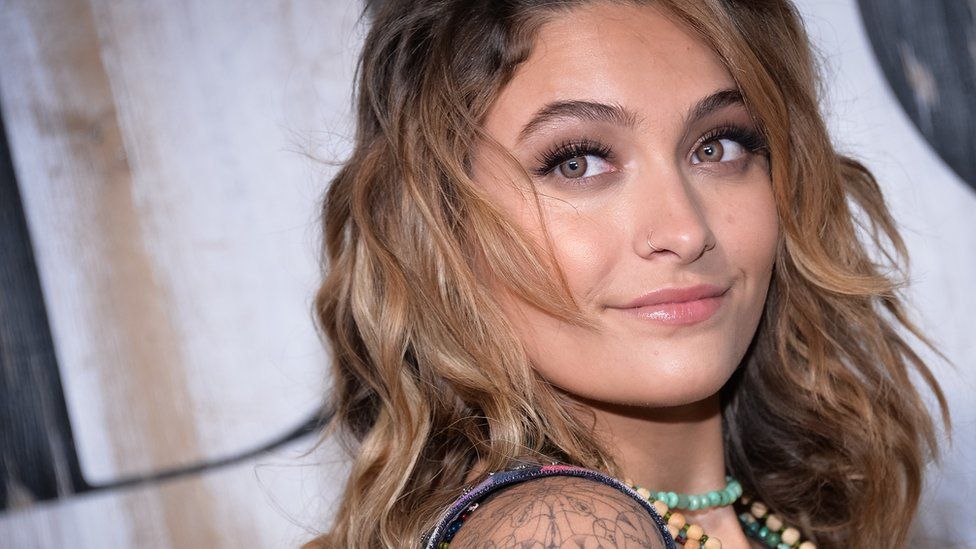 Paris Jackson apologises over Harper's Bazaar Singapore cover - BBC News