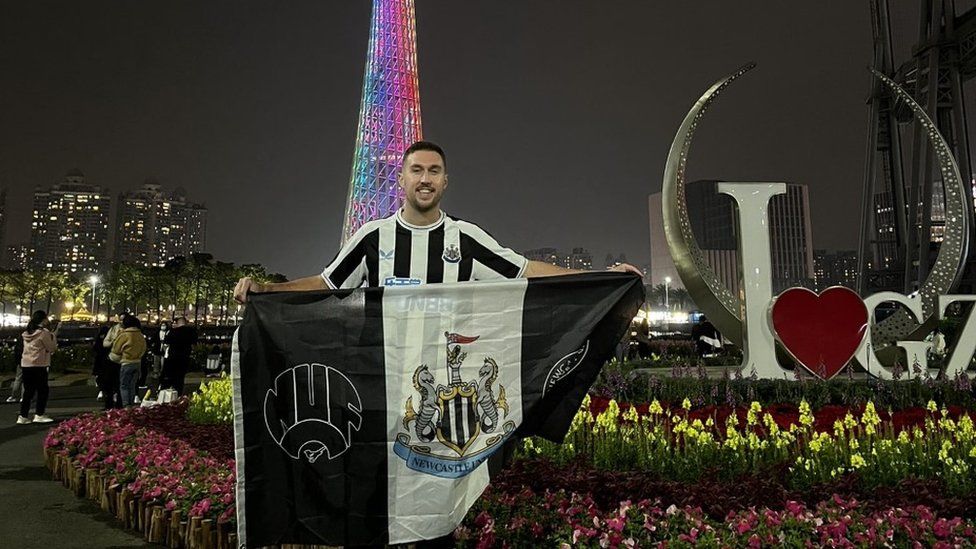 Expat NUFC fans book their flights for Wembley final - BBC News