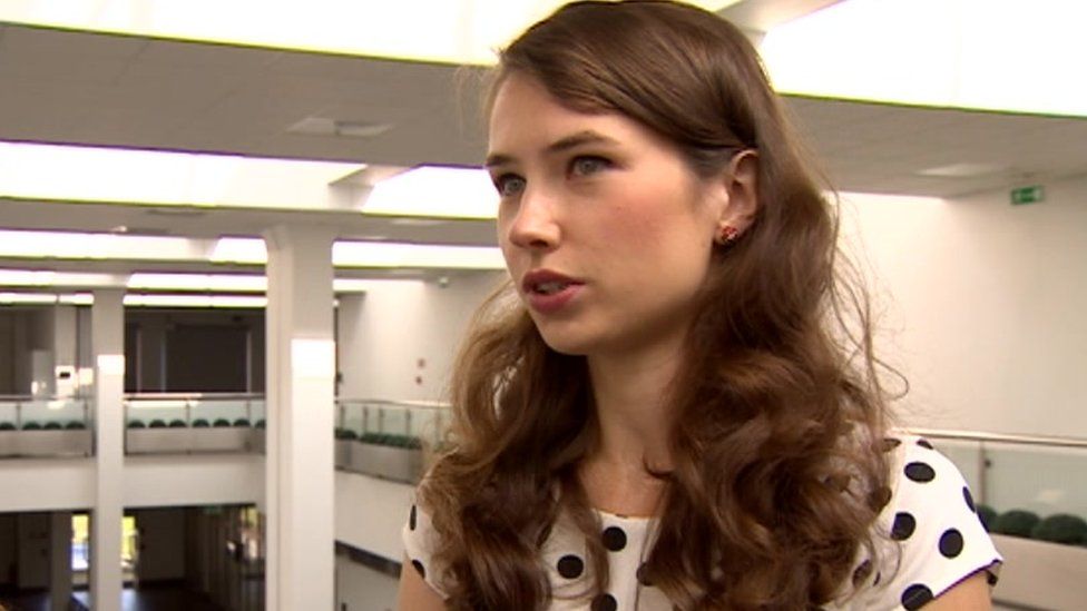 Drop in EU nationals working in Wales, according to ONS - BBC News