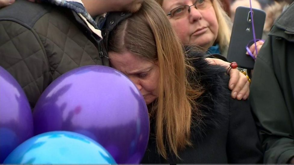 Katie Rough murder case: Balloon release marks birthday - BBC News
