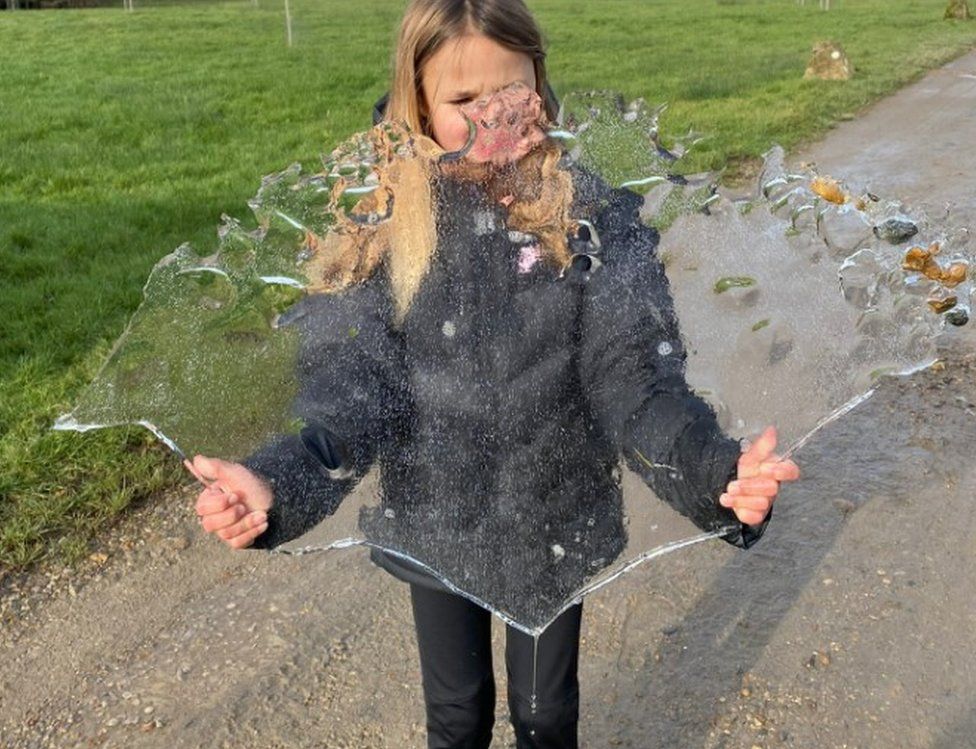 Girl, nine, plucks Isle of Wight-shaped ice sheet from puddle - BBC News