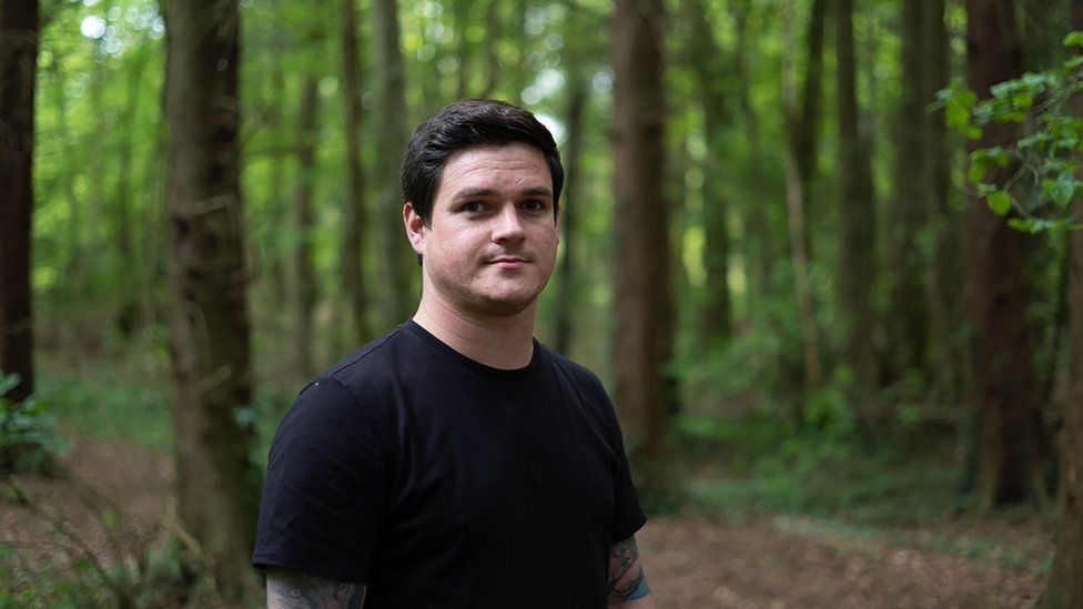 Invisible wounds of trauma that cut deep - BBC News