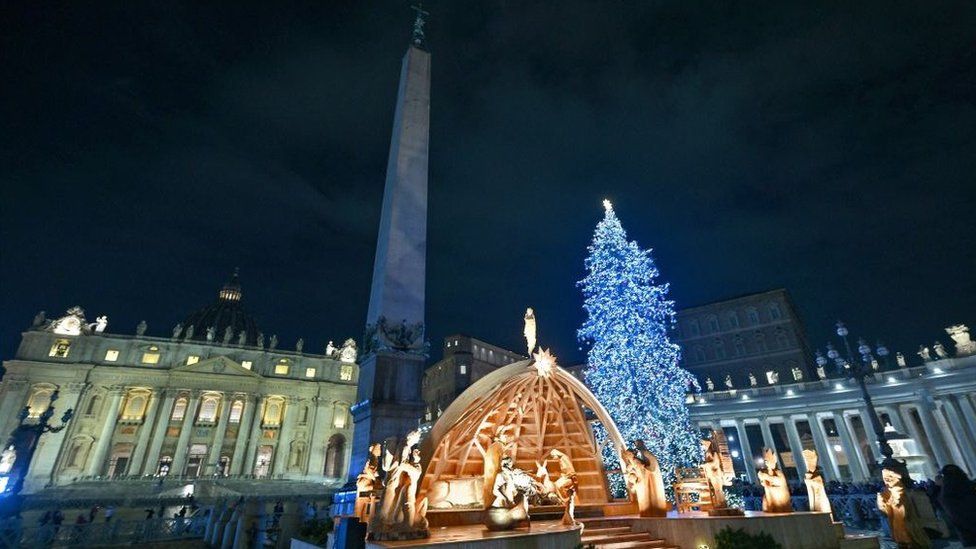 In pictures: Christmas trees from around the world - BBC Newsround