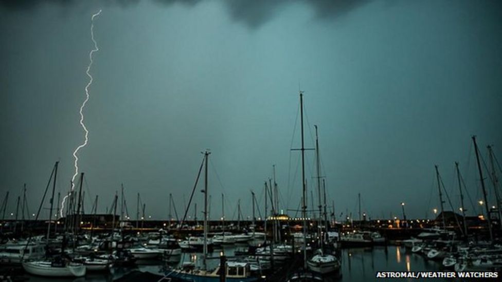 Gallery: One stormy night - BBC Weather