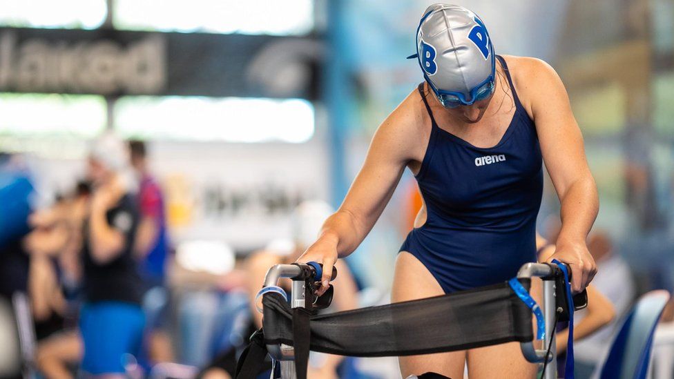 The para-swimmer who found her freedom in the water - BBC News