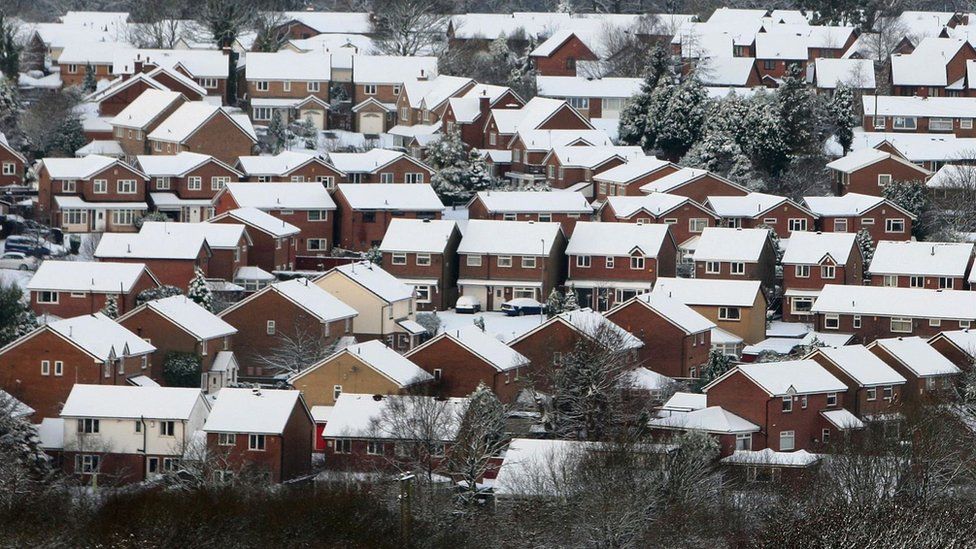 Greater Manchester: Some 17,000 homes lack central heating - census ...