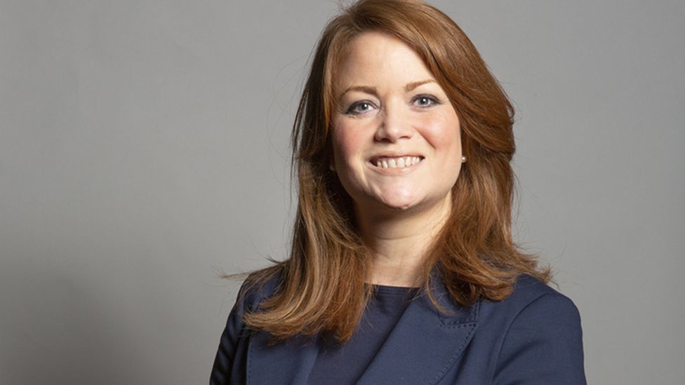 Politicians and business leaders want Staffordshire road cash - BBC News