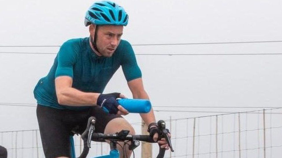 Crash cyclist Josh Quigley sets new Guinness World Record - BBC News