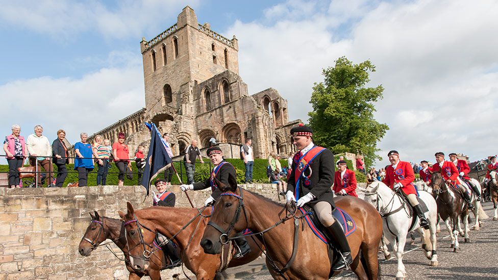 In pictures: Jedburgh Callant's Festival - BBC News