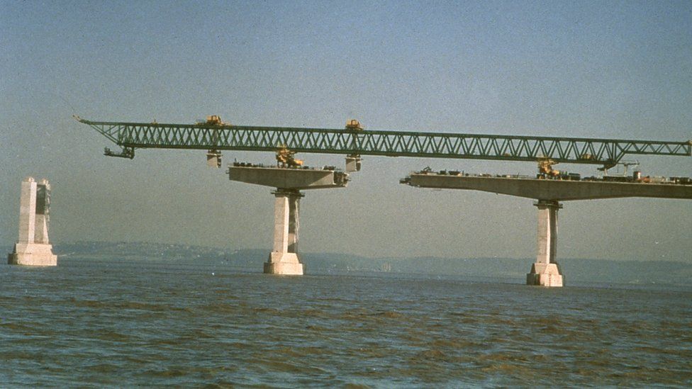 Severn bridges public handover 'being held up' - BBC News