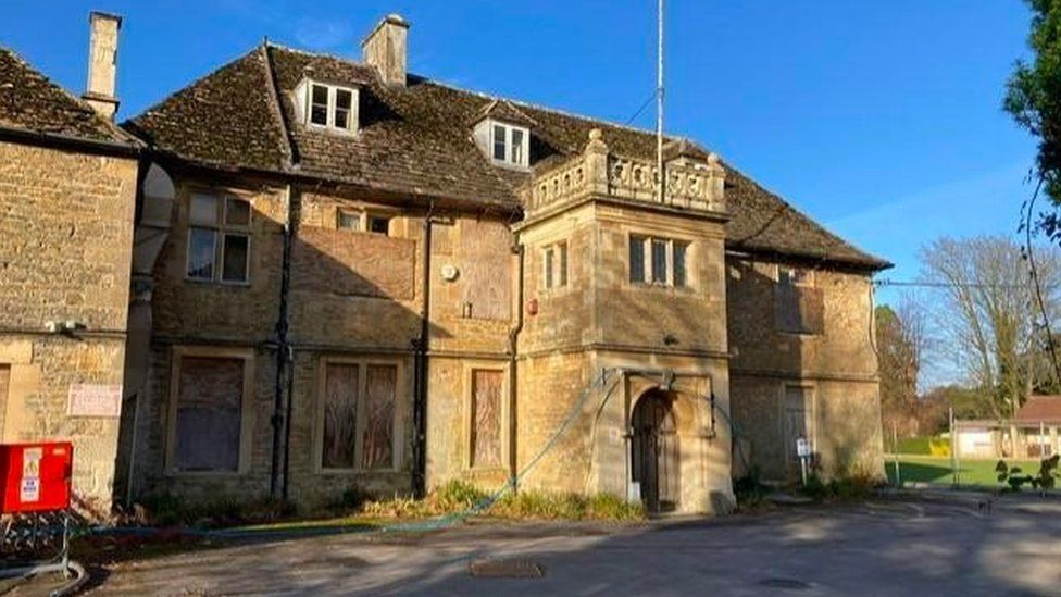 Outside provider to deliver education at Melksham House school - BBC News