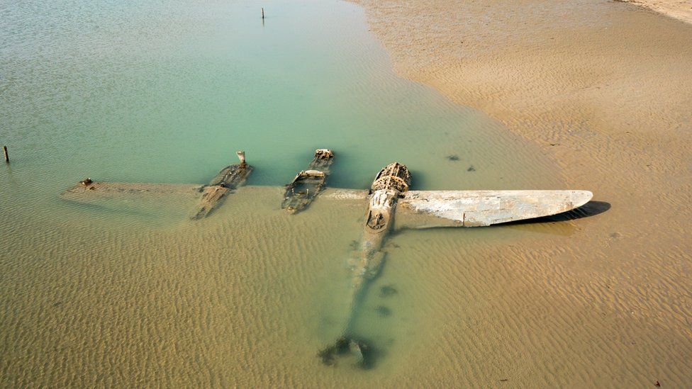 Cofeb Tryweryn a safle awyren wedi eu rhestru yn 2019 - BBC Cymru Fyw