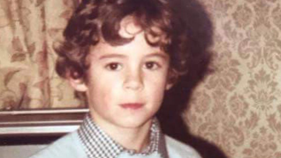 Murdered Northampton man's sister says talk to homeless - BBC News