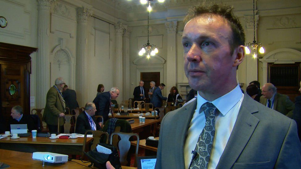 The volunteer army fighting Selby’s austerity cuts - BBC News