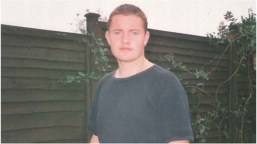 Matthew Chapman jailed for 'violent and horrific' murder - BBC News