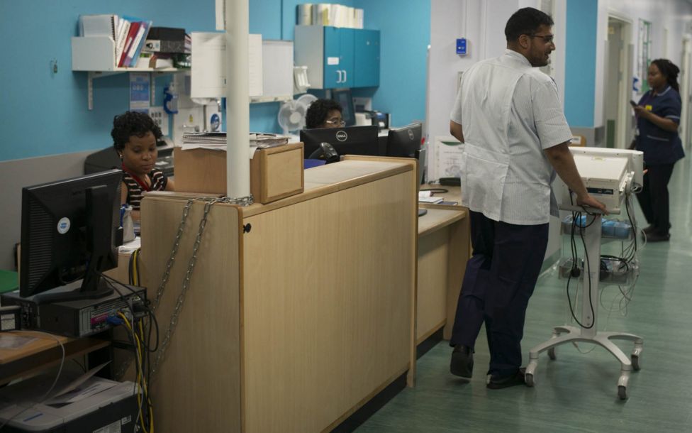 The making of a male midwife - BBC News