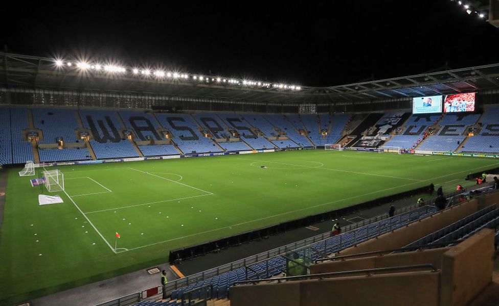 Coventry City Council chief executive avoids no-confidence vote - BBC News