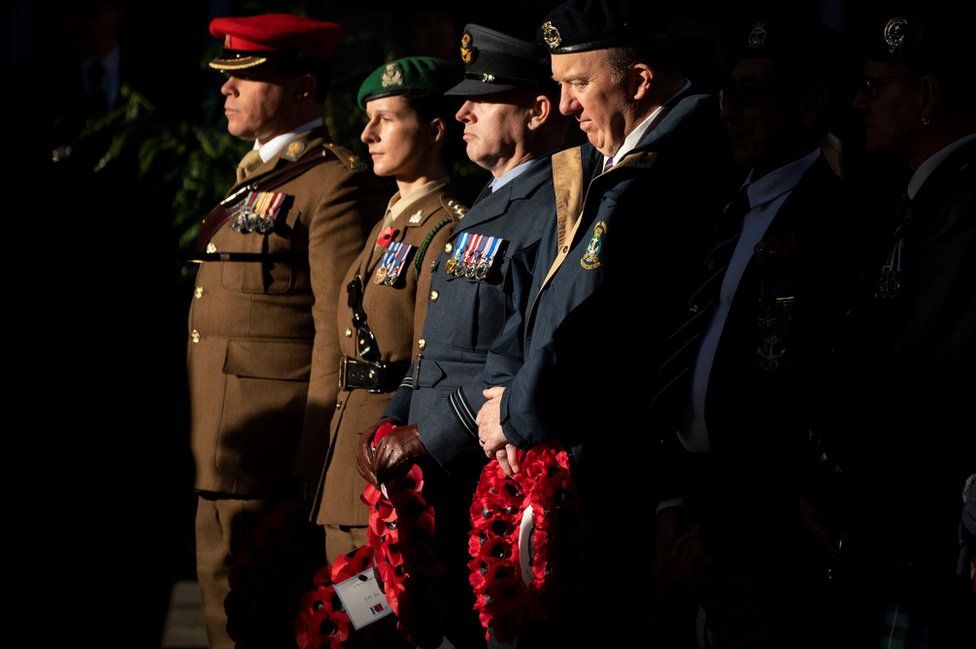 Remembrance Day marked at services across Scotland - BBC News