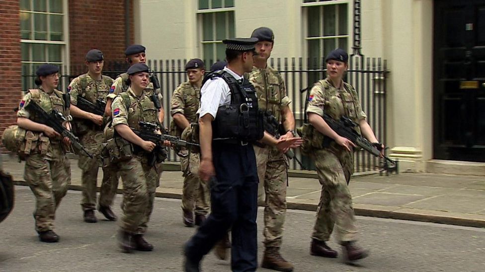 Manchester attack: Off-duty police officer killed in bombing - BBC News
