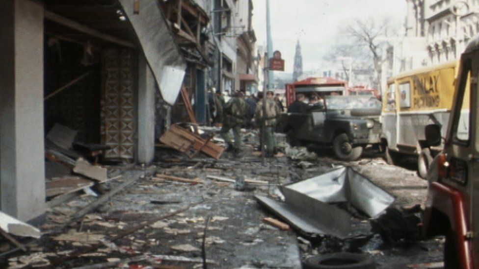 Czech woman seeks soldier who helped her after Belfast bomb - BBC News
