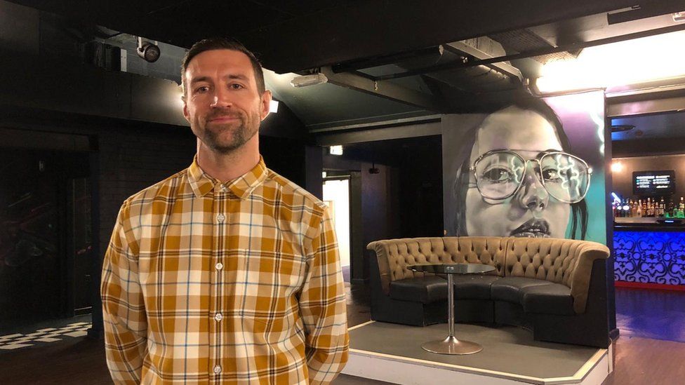 Covid pass breaches 'should not be police priority' - BBC News