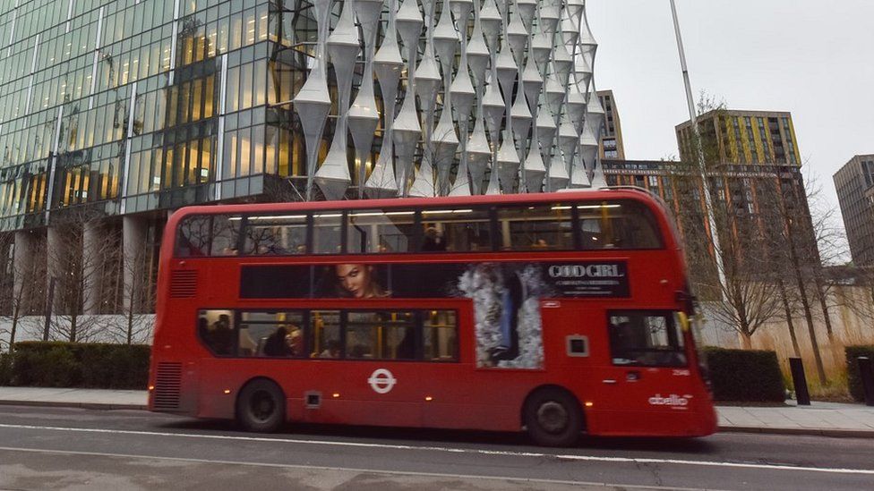 London bus strikes: Abellio drivers accept pay rise - BBC News
