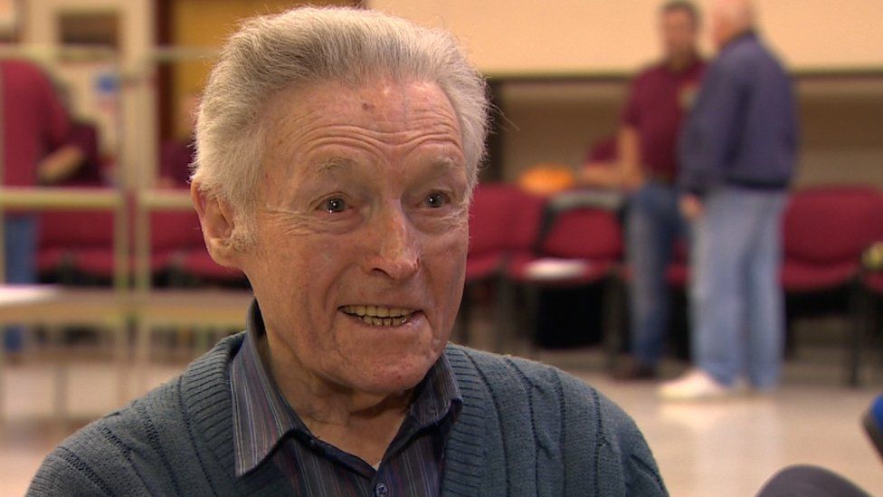 Welsh male voice choirs worry for future - BBC News
